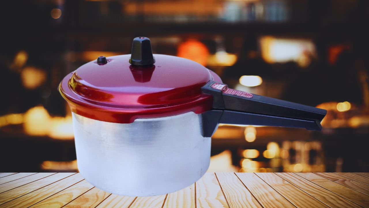 Dutch Oven VS Pressure Cooker: Which One Do You Need?